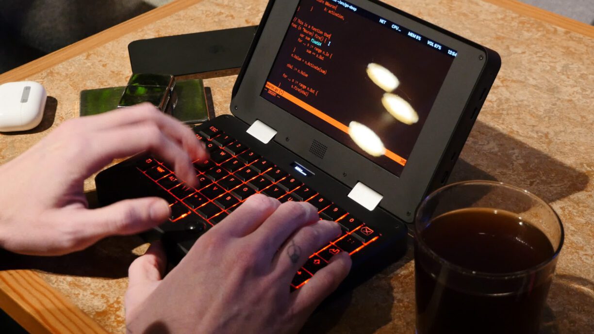 L'ordinateur portable MNT Reform Pocket est expédié en octobre à partir ...
