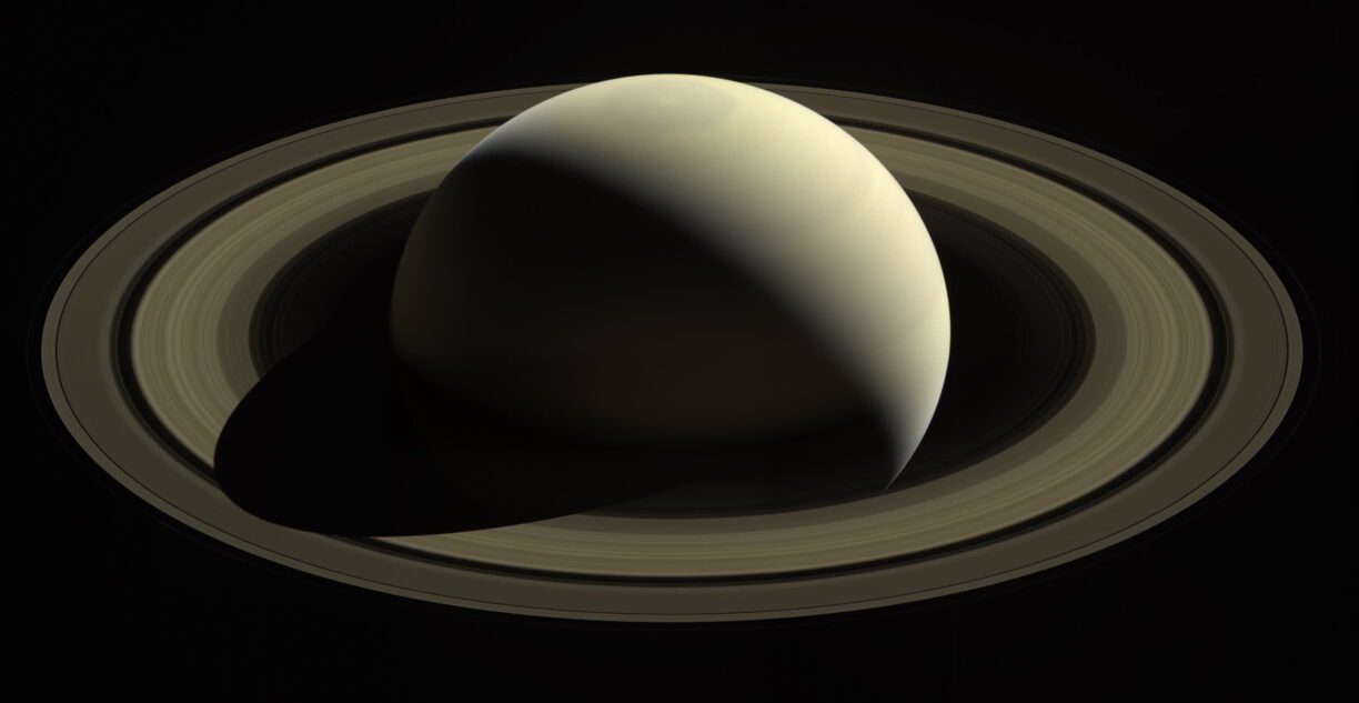Le système d'anneaux de Saturne réchauffe l'atmosphère de la planète ...
