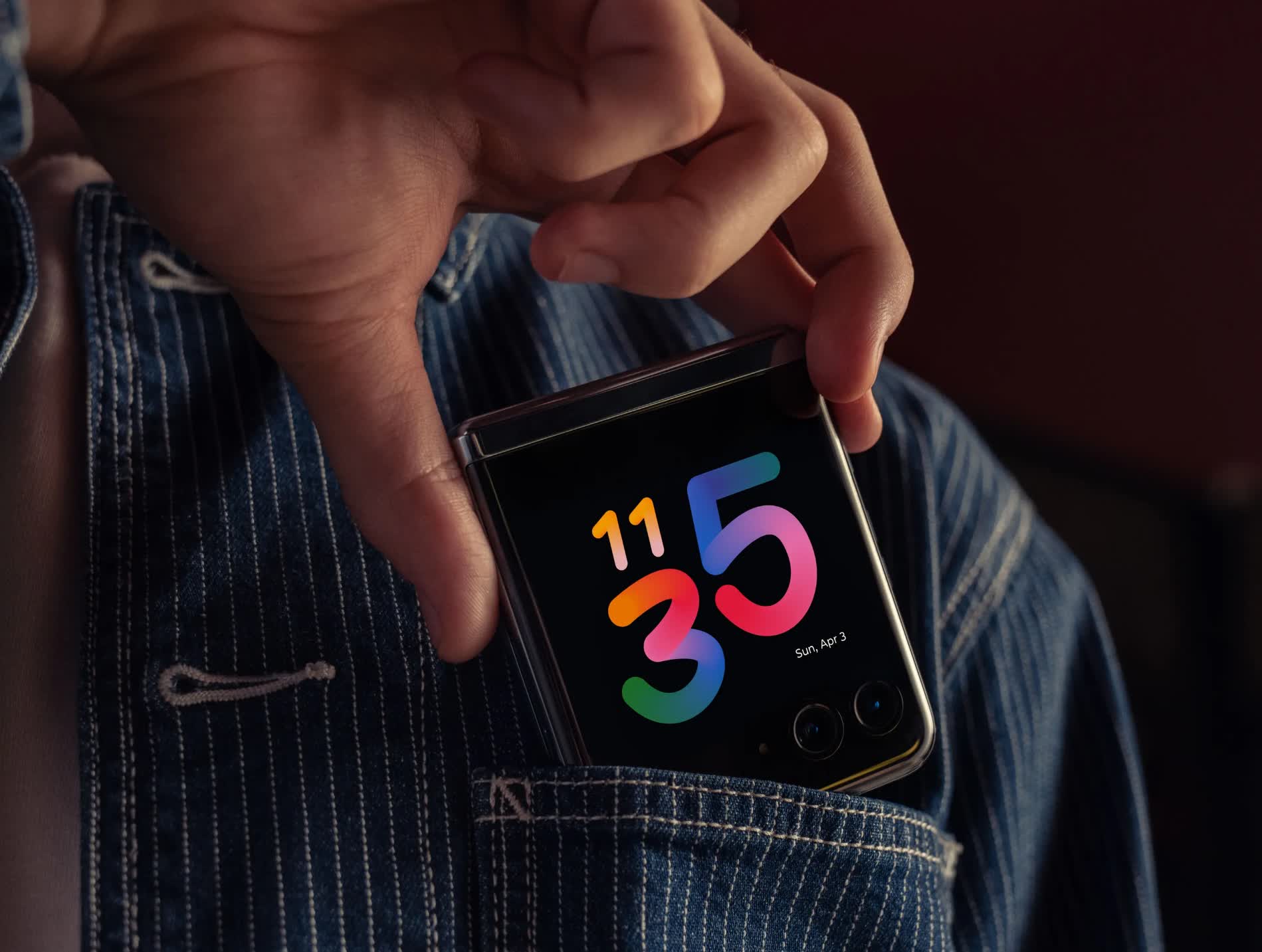 L'emblématique téléphone à clapet Razr de Motorola reçoit une nouvelle ...