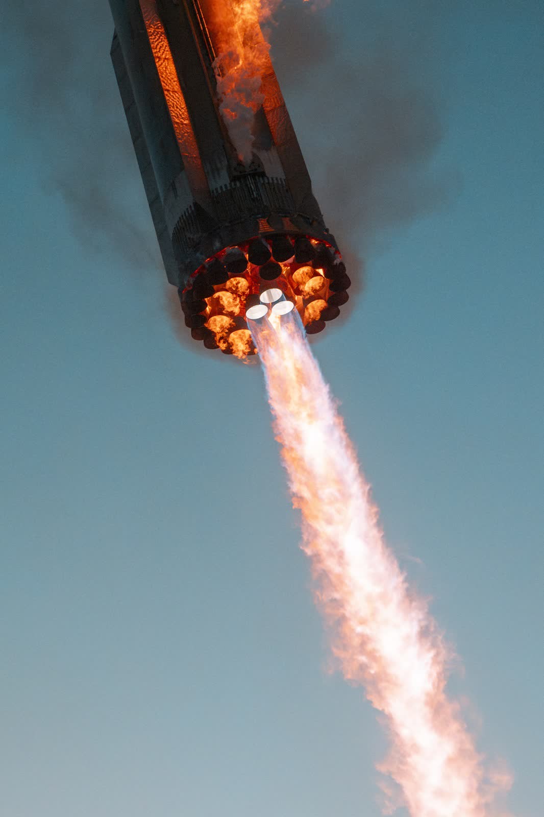 SpaceX atteint une étape majeure avec la première capture de booster ...